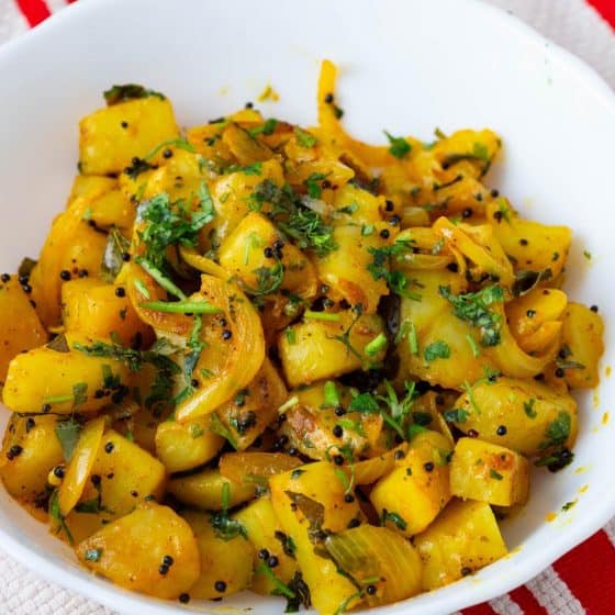 Indian Spiced Potatoes or Bombay Potatoes in 20 Mins - Veena Azmanov ...