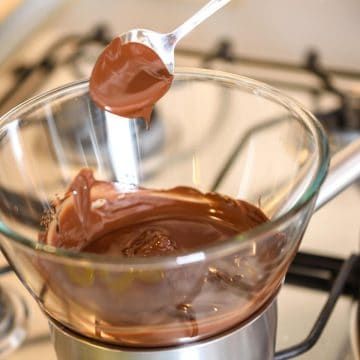 What Is a Double Boiler? (How to Use It + Easy Setup) - Veena Azmanov ...