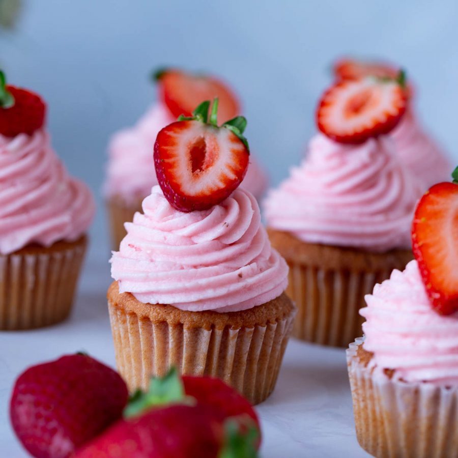 Dubai Strawberry Cups – Crispy Kataifi, Pistachio Cream & Chocolate ...