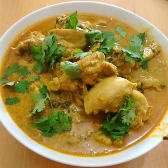 How to Make Chicken Curry in 20 Mins with Curry Powder- Veena Azmanov ...