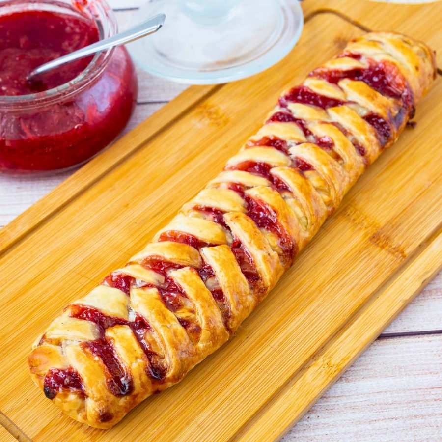 Braided Pastry: Puff Pastry with Cream Cheese and Strawberry Jam ...