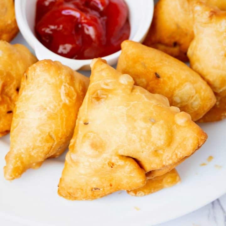 Easy Samosa - 2 Ways (Traditional & Spring Roll Wrappers) - Veena ...