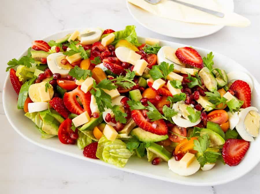 The Ultimate Guide to Building the Perfect Garden Salad - Veena Azmanov ...