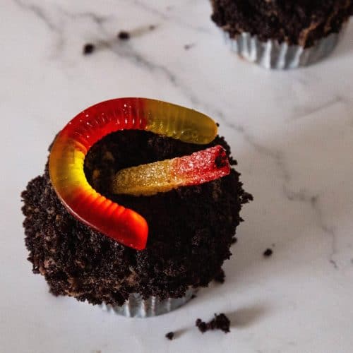 Halloween Wormy Dirt Cupcakes: From Gory to Glorious - Veena Azmanov ...