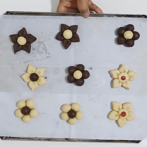 Flower Cookies – Vanilla & Chocolate Shortbread Recipe - Veena Azmanov ...
