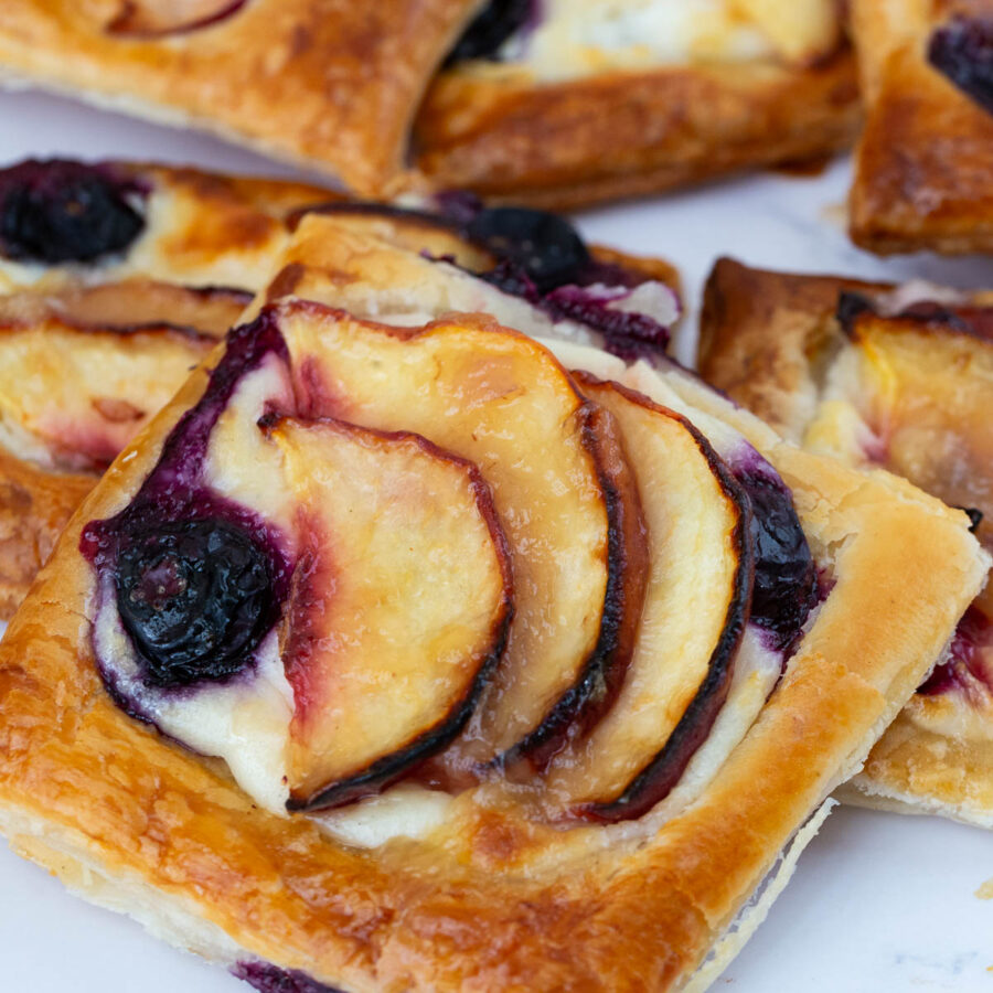 Blueberry Peach Puff Pastry Tarts – Easy Cream Cheese Fruit Tarts ...